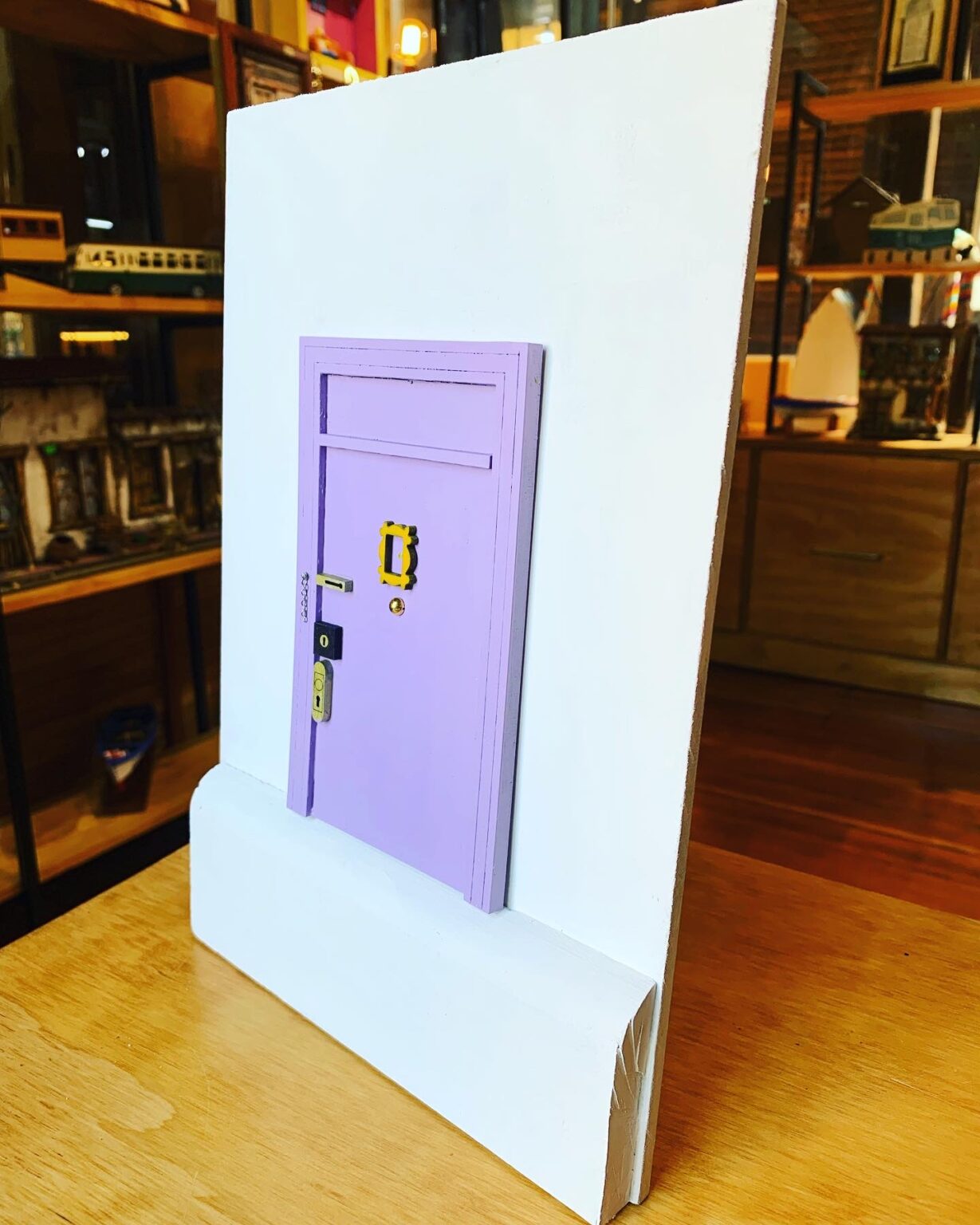 PUERTA FRIENDS EN MINIATURA - Retablos